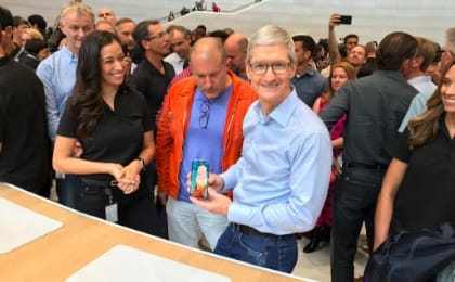 Tim Cook et Jony Ive presque incognito après le keynote - MacGeneration
